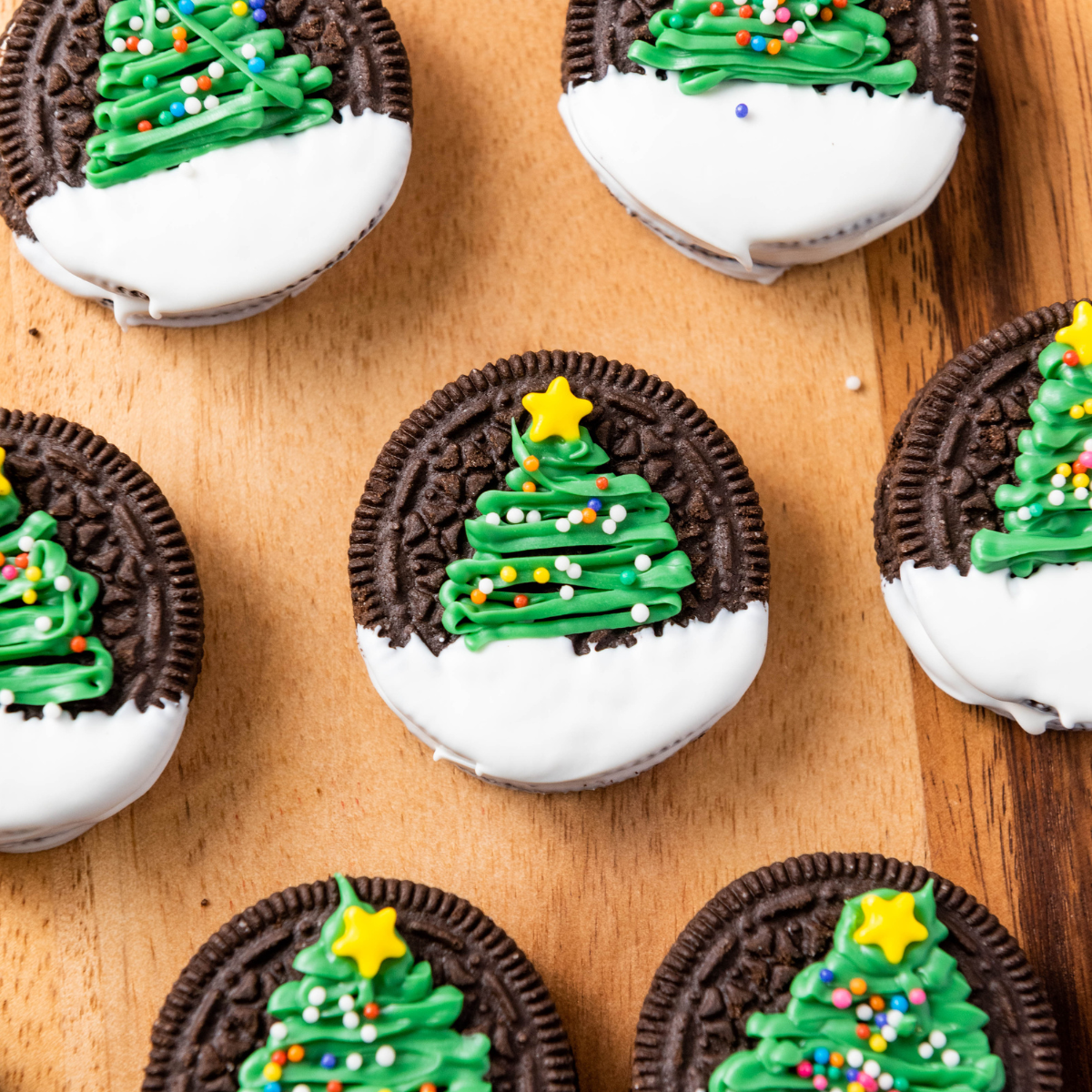 Christmas Oreos | LittleHaloJ
